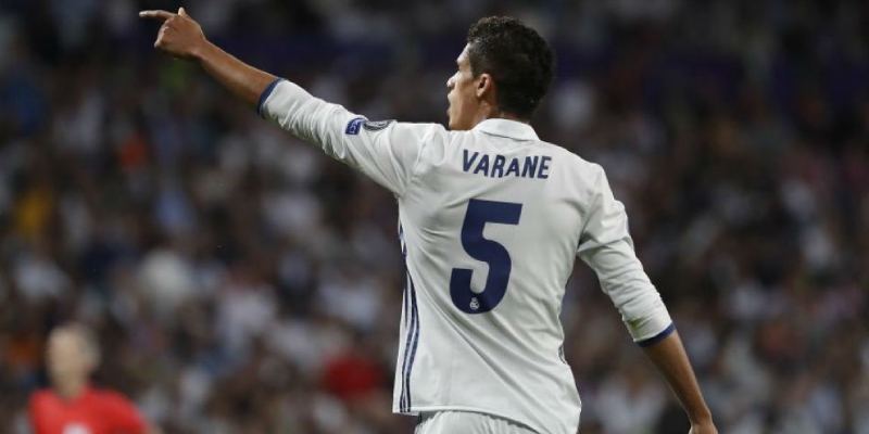 Số áo Varane từng mặc ở Real Madrid, MU và Como